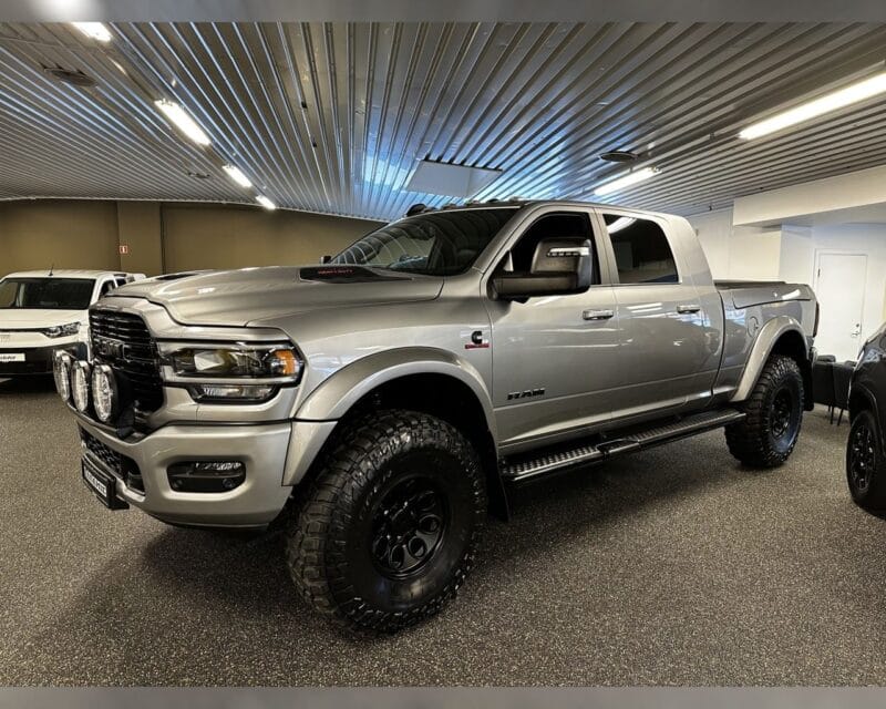 RAM 3500 Laramie Mega Cab 40" breyttur - ÍSBAND
